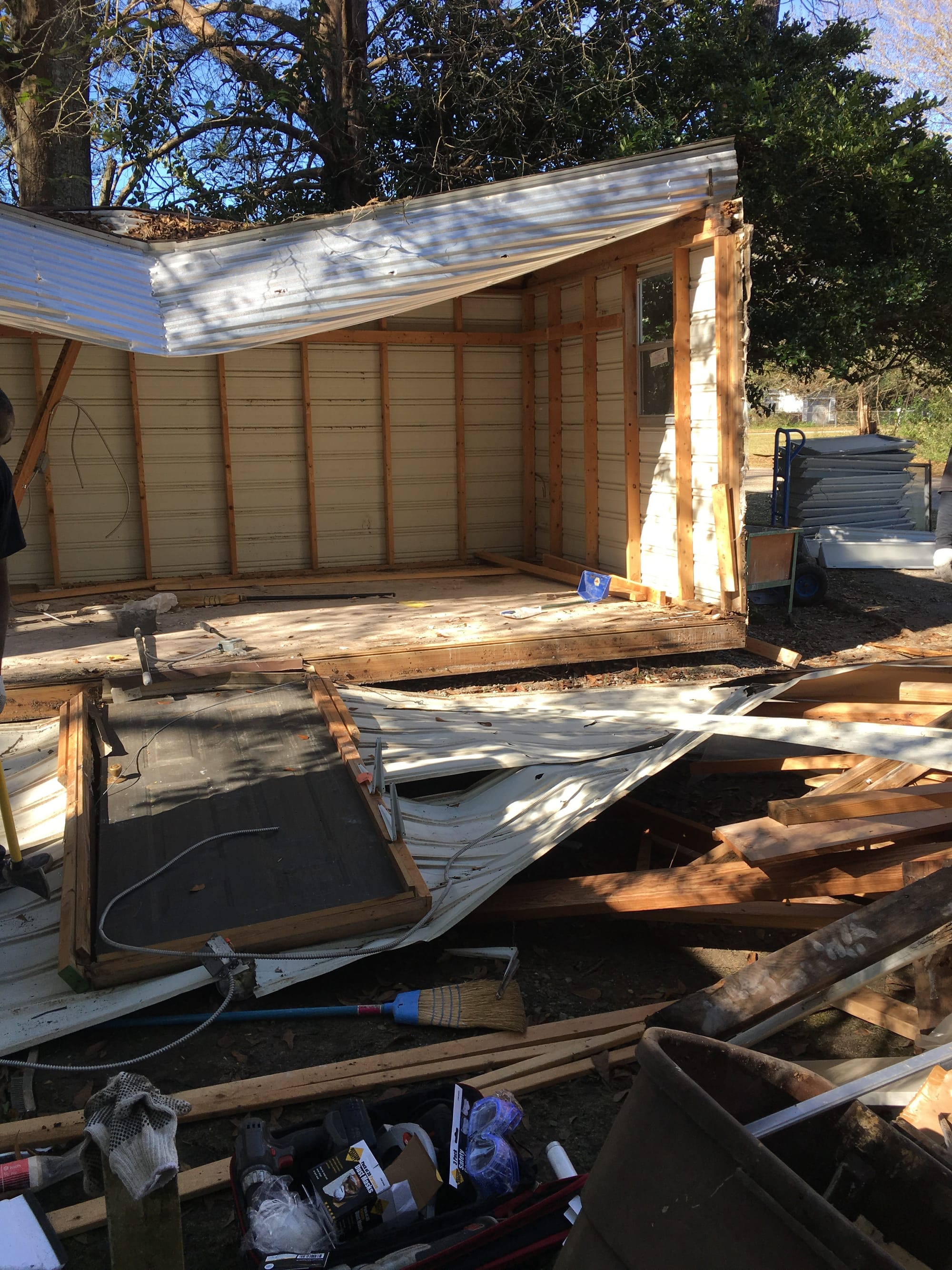 something old salvage s.o.s. Pensacola fl Navarre Milton Pace sos junk ...