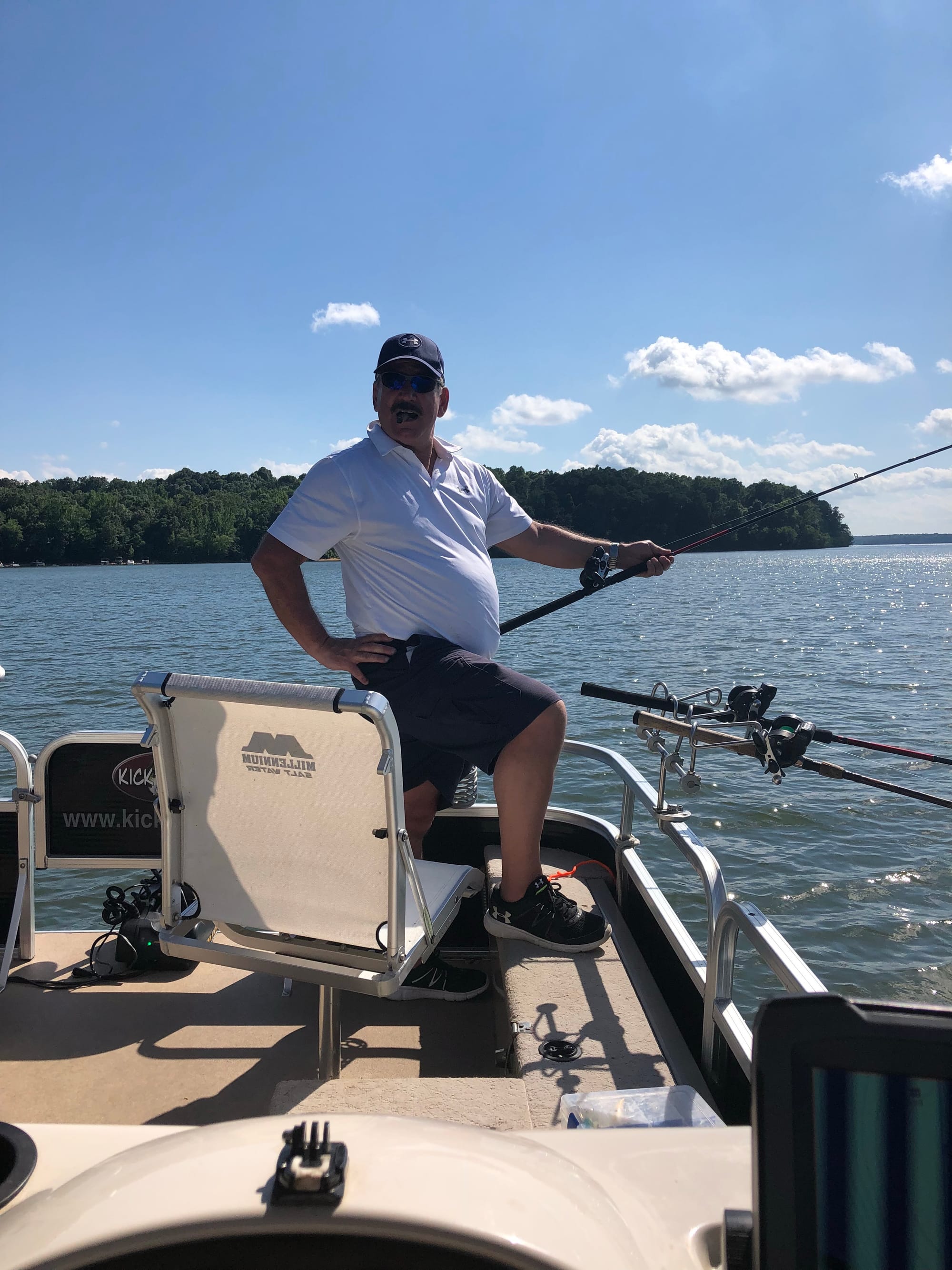 Kick'n Bass Guide Service, Pontoon Fishing Adventures on Kentucky Lake